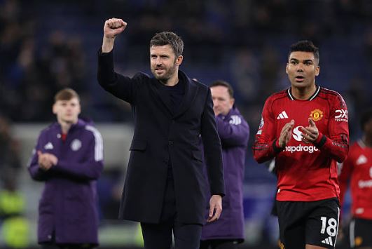 Michael Carrick in pole position to land permanent Manchester United ...